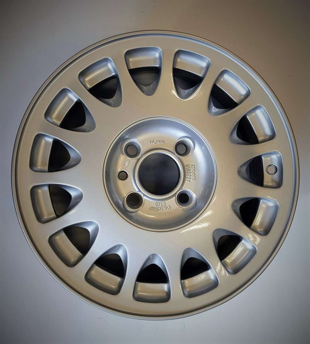 saab sunbust wheel in 15 for saab 900 classic and 9000 - RBM Saab Parts